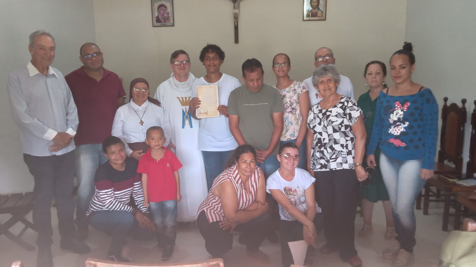 Em Poté (MG), Crisma de acolhida e envio de madrinha para uma nova ...